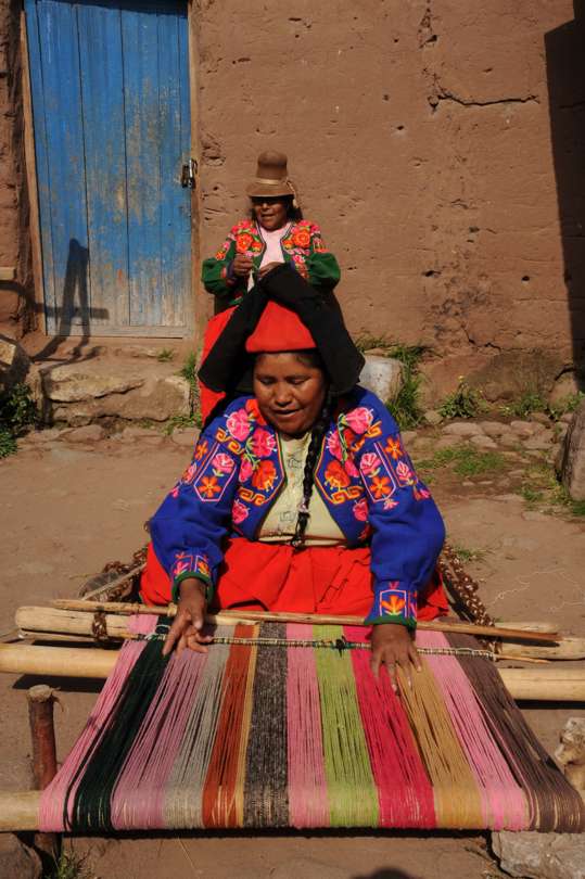 Local Weavers & Authentic Markets in Peru | Veloso Tours
