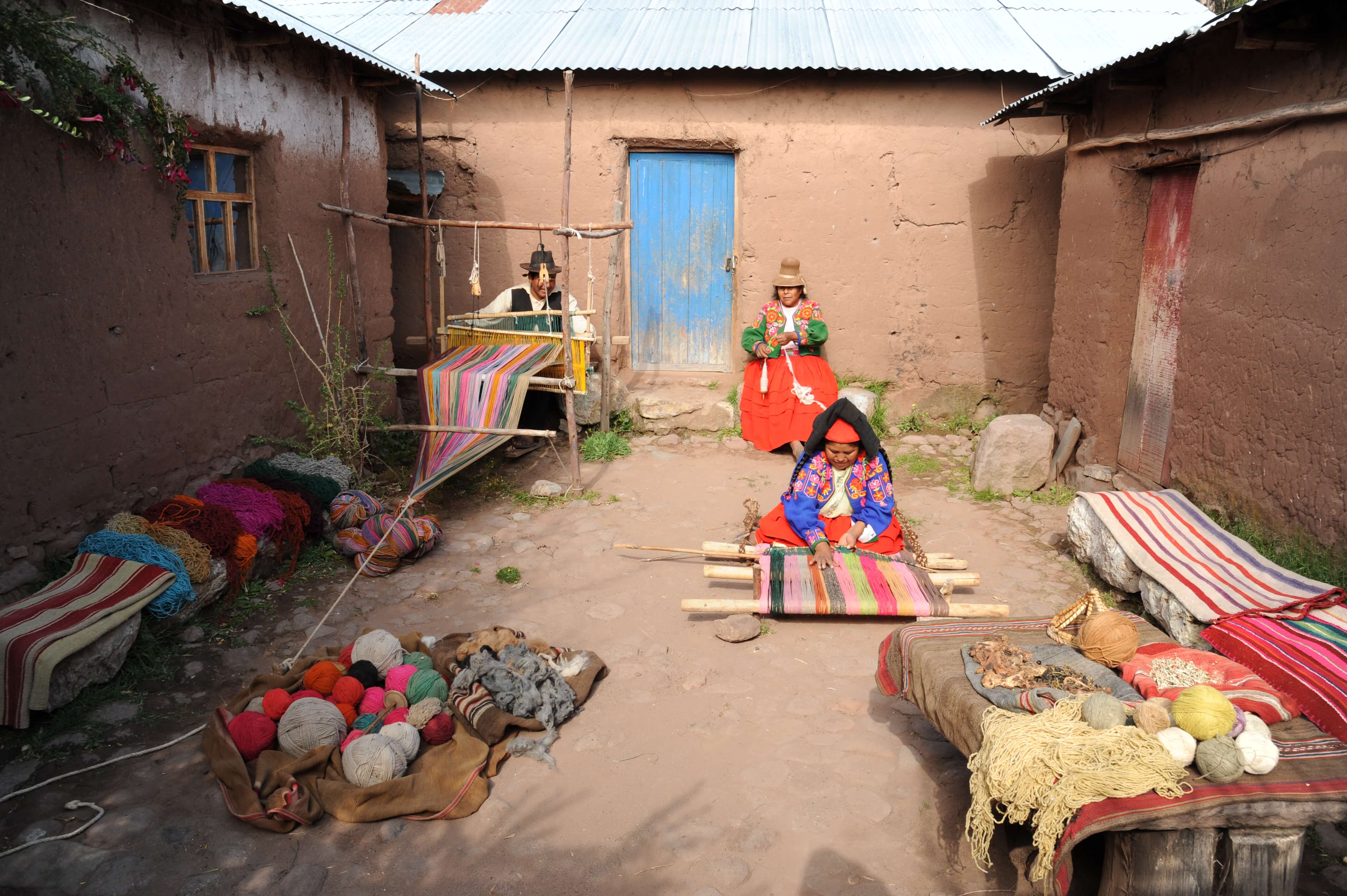 Local Weavers & Authentic Markets in Peru | Veloso Tours
